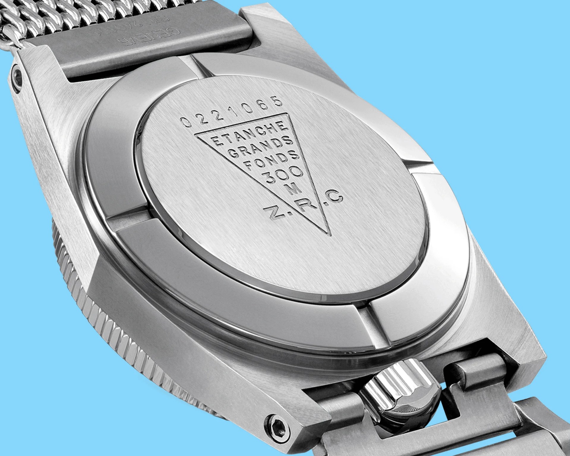 This Hidden-Gem Dive Watch Has an Unusual Feature That Should Be Way More Common
