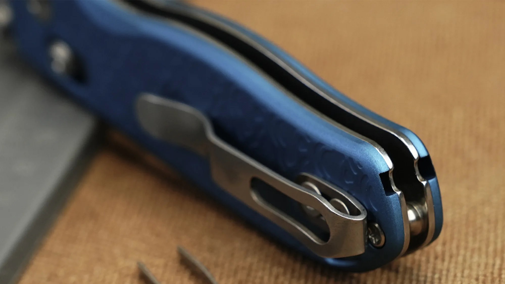 Kizer Morphs Its Original Crossbar EDC Knife Into a User-Friendly ...