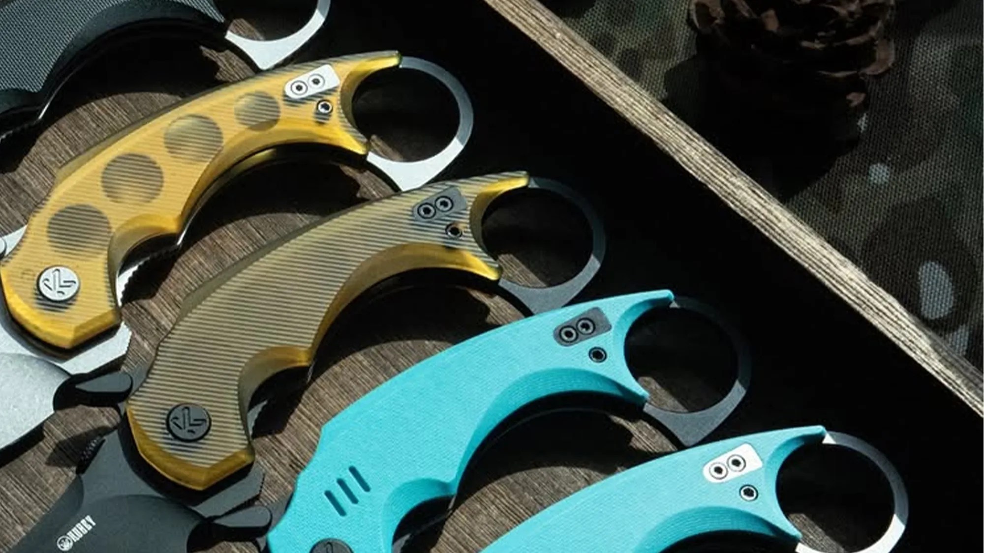 This Formidable Flipper Turns an Iconic Tactical Blade into a Far More ...