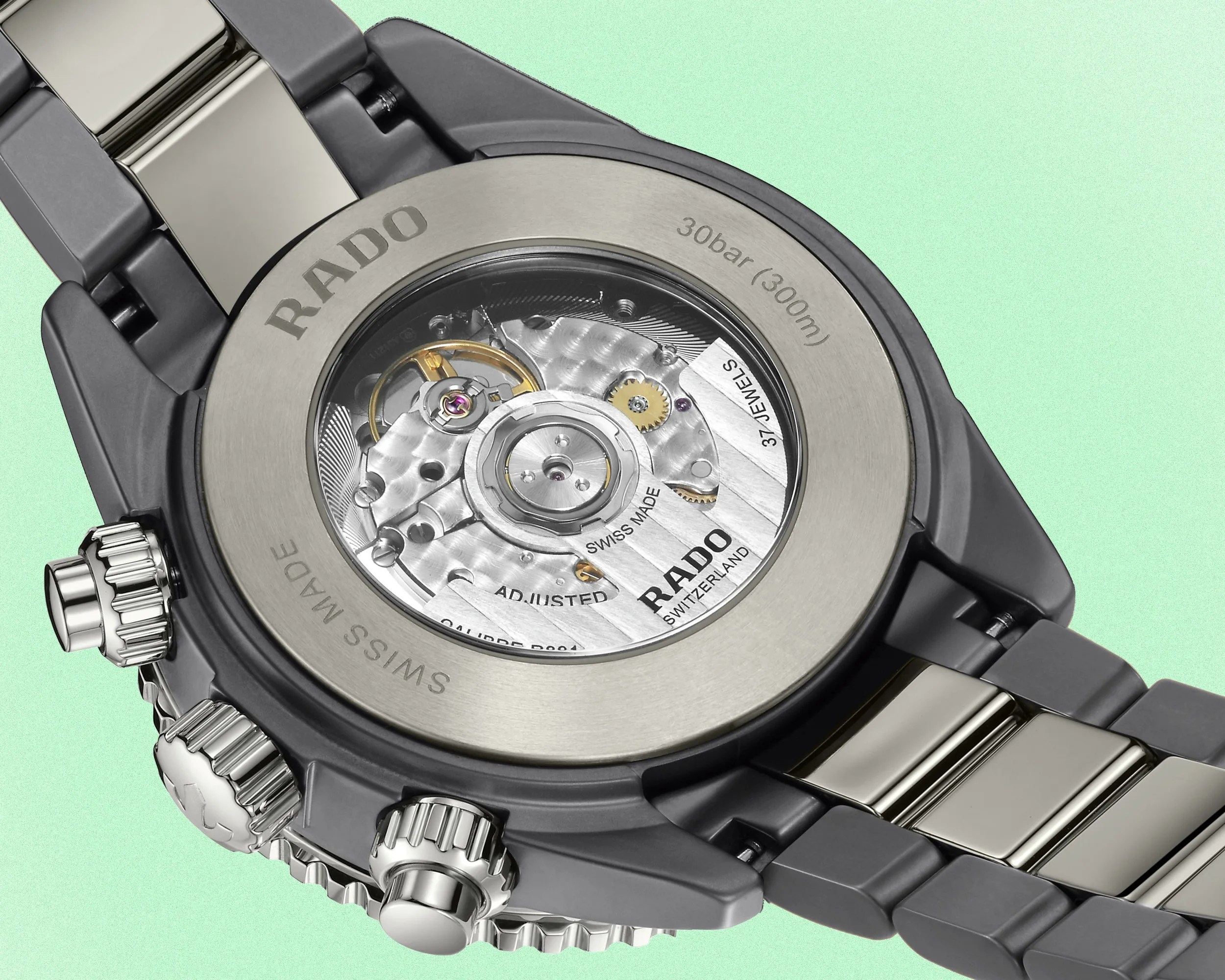 This Legendary Dive Watch Isn't Letting a Modern Build Disrupt Its ...