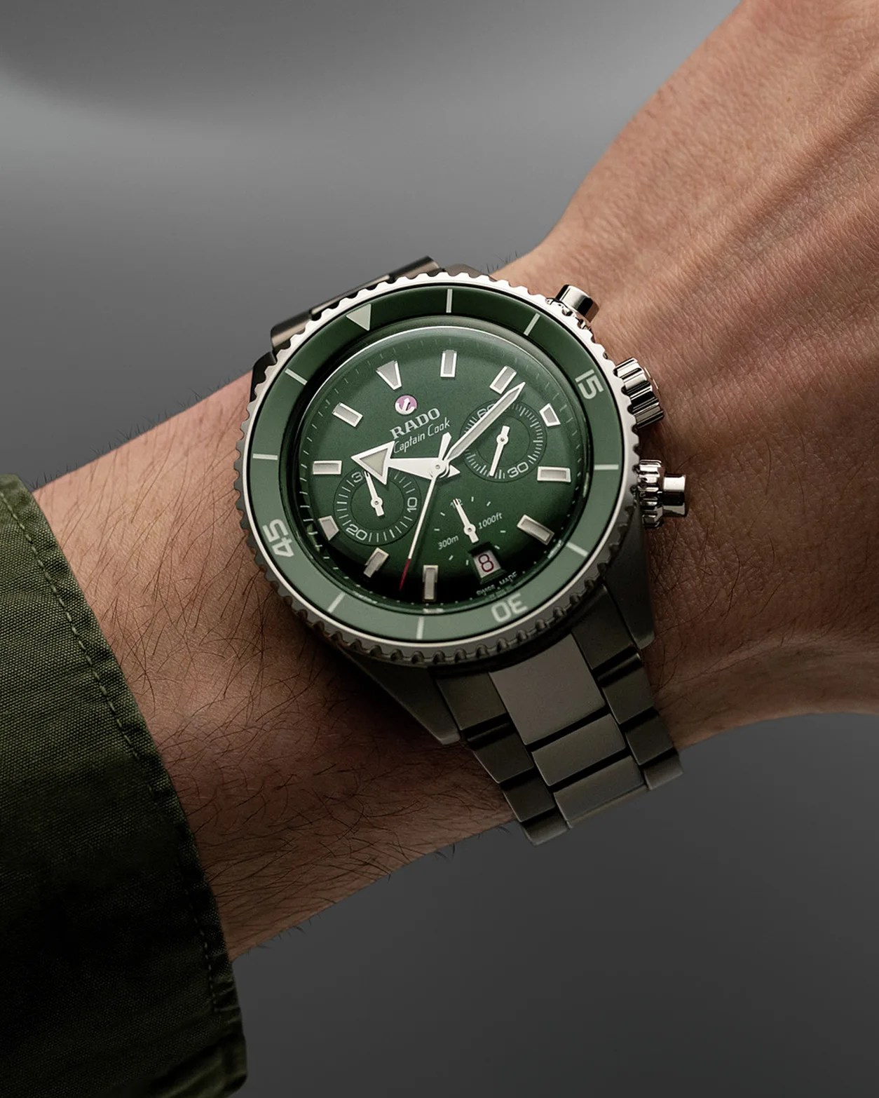 This Legendary Dive Watch Isn't Letting a Modern Build Disrupt Its ...