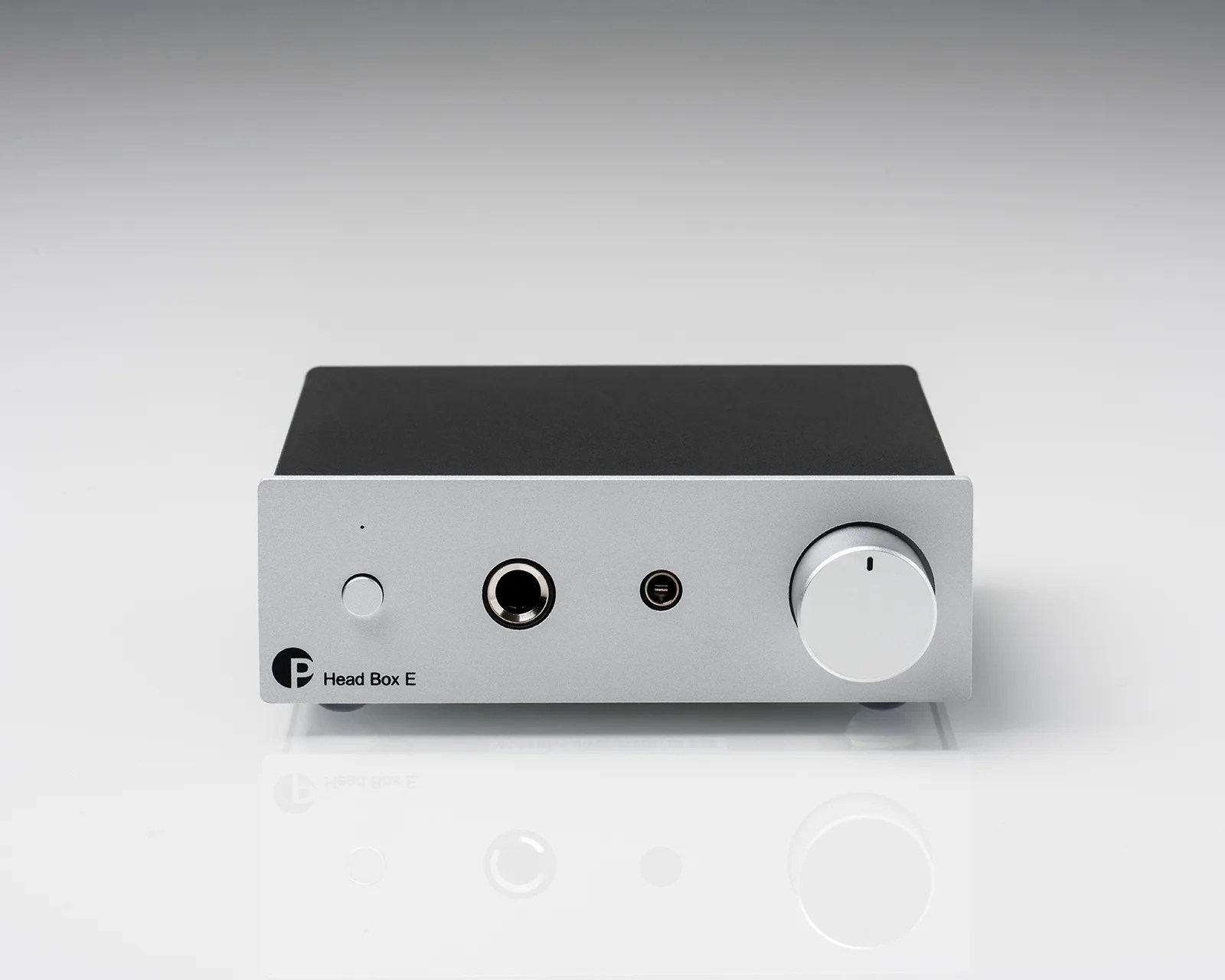 This Tiny Amp Is an Affordable Upgrade for Traditional Hi-Fi Systems