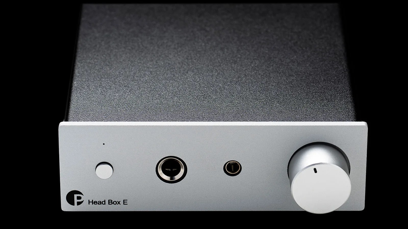 This Tiny Amp Is an Affordable Upgrade for Traditional Hi-Fi Systems