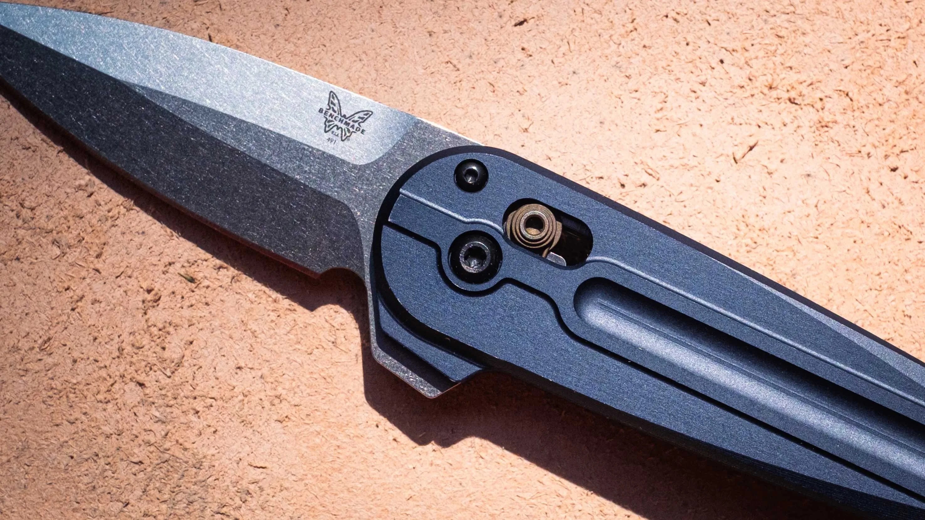 Benchmade’s Unique New EDC Knife Puts Fidget-Friendliness First | Gear ...