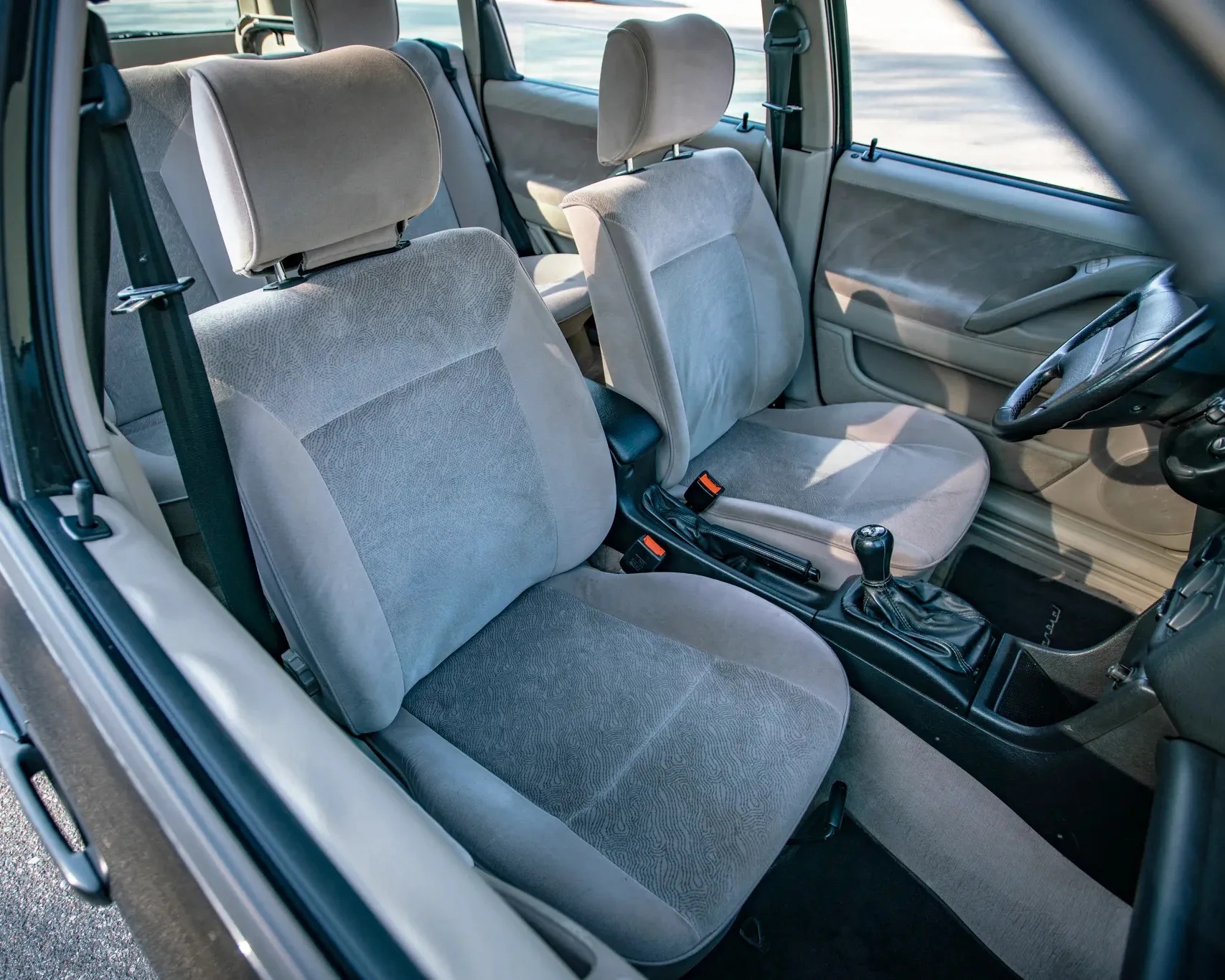 This Incredibly Clean Passat Reminds Us Why the 1990s Were Peak Era for Wagons and VW