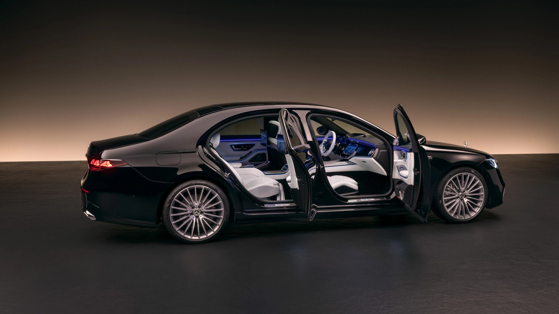 Mercedes-Benz Reminds the World Once Again Why It’s the King of Luxury ...