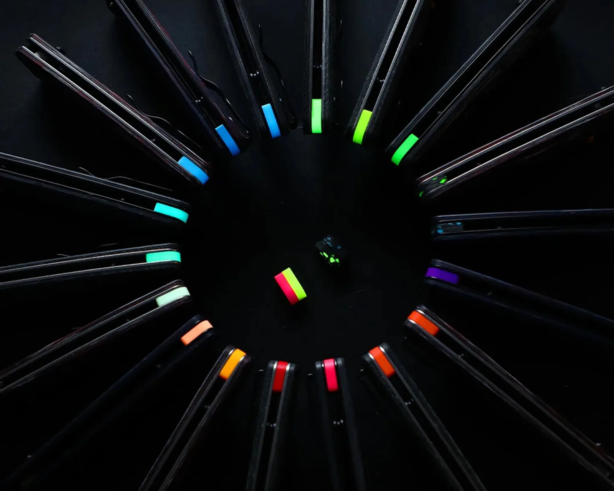 Kizer's Affordable '90s Retro EDC Knife Boasts a Weird, Sneaky-Useful ...