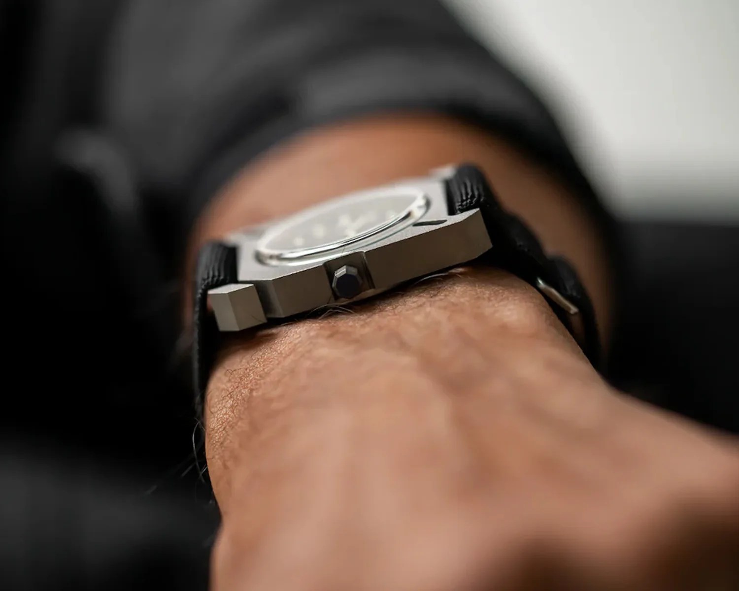 This Innovative and Affordable Titanium Tool Watch Is an EDC Dream for ...
