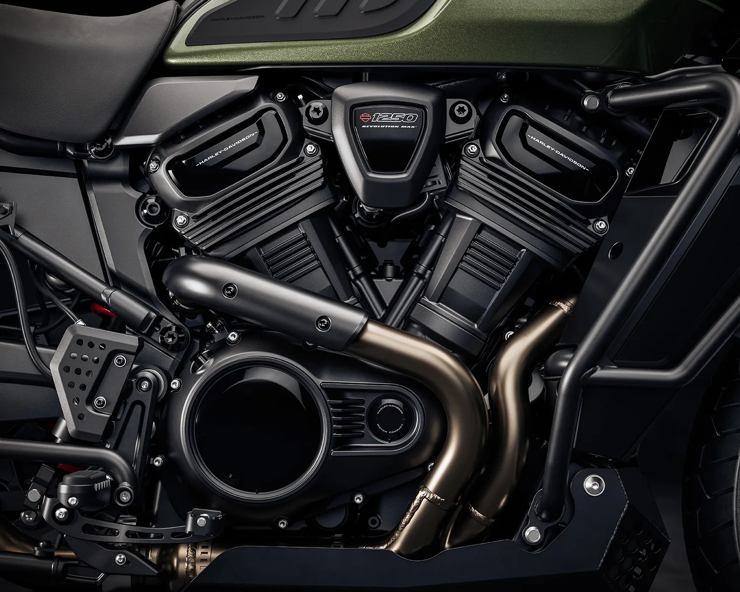 Harley’s Stunning New Adventure Bike Packs a Long-Haul Game Changer ...