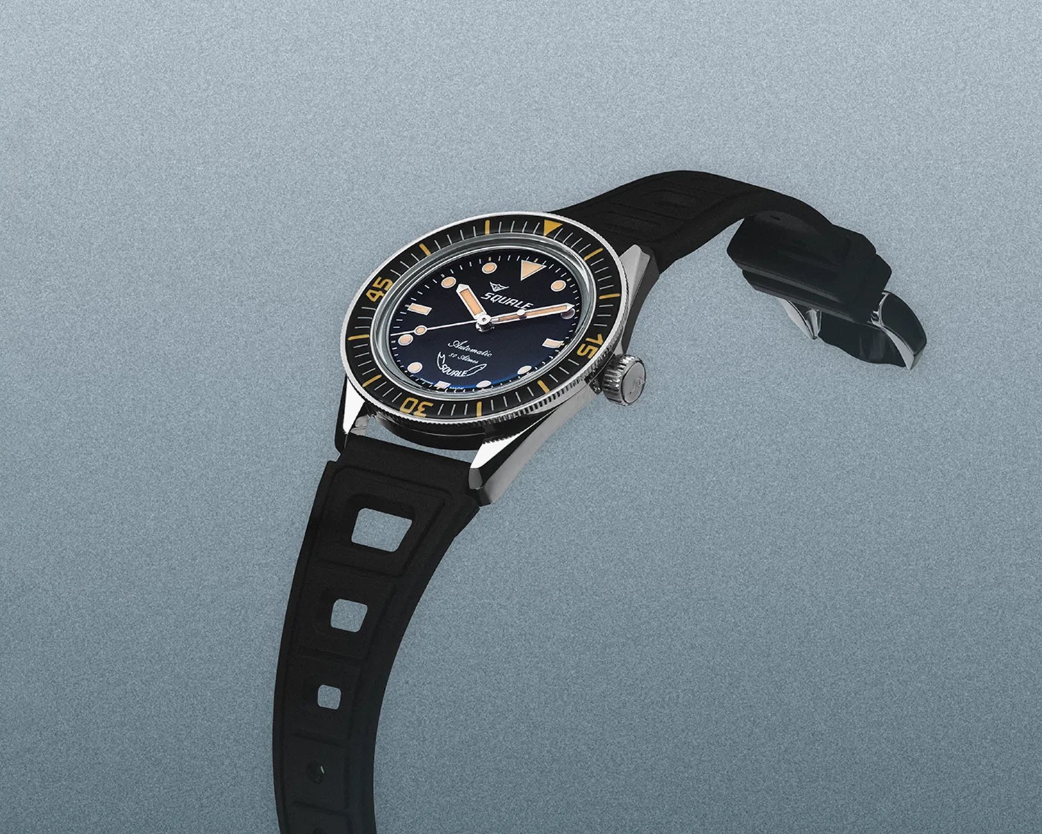 A Heritage Brand Just Launched the Perfect Affordable Mid-Century Dive ...