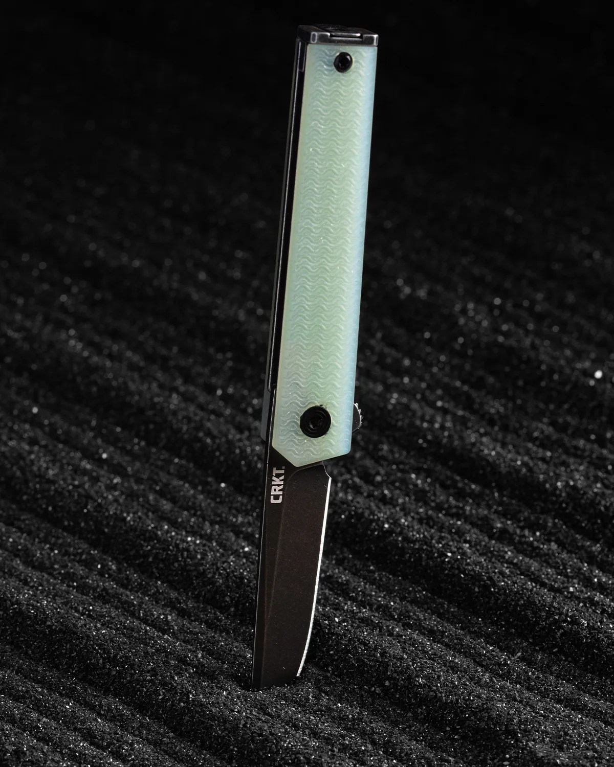 The Most Minimal Version of an Iconic Affordable CRKT Gentleman’s Knife ...