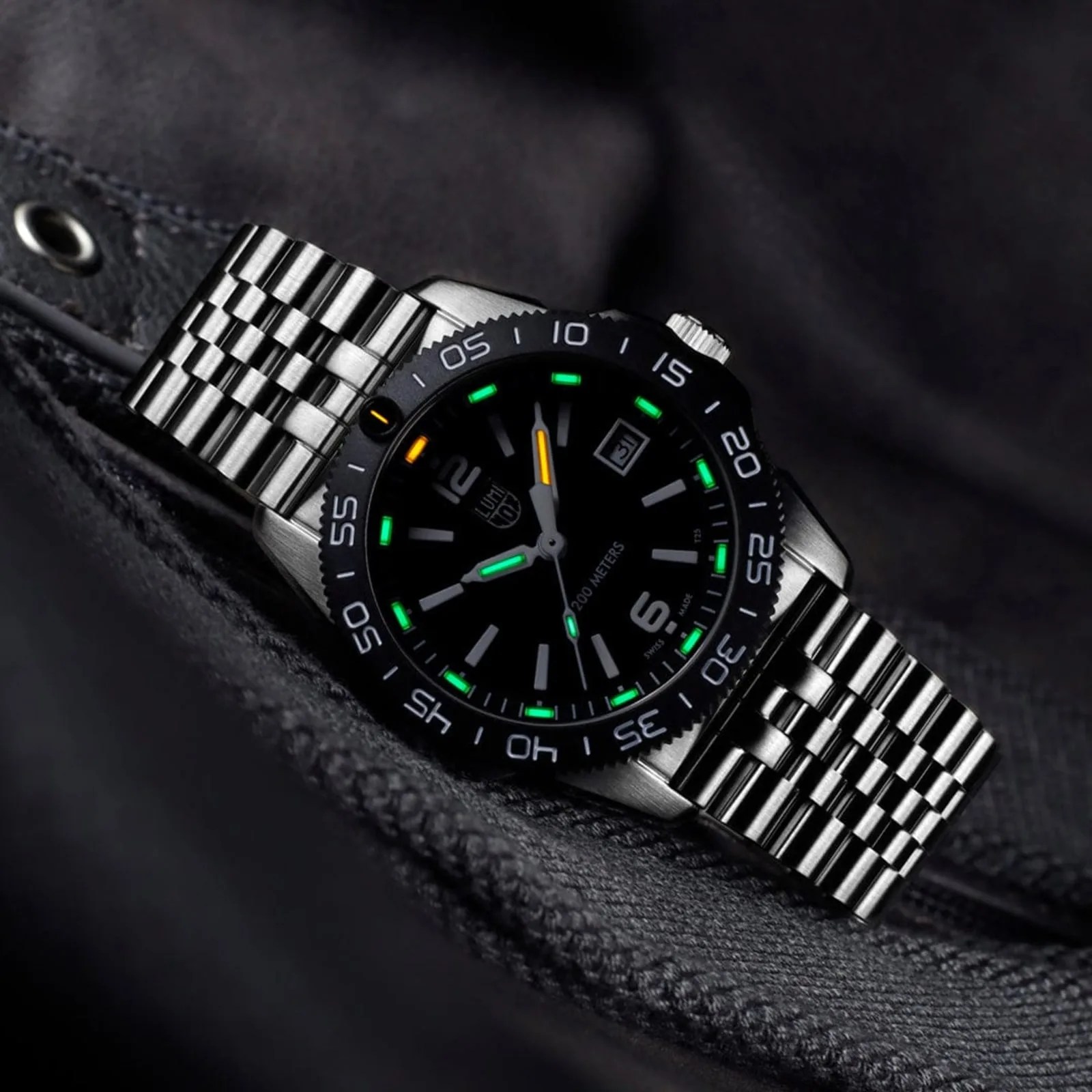 Costco Is Quietly Selling Luminox's Rugged Dive Watch For Half Off ...