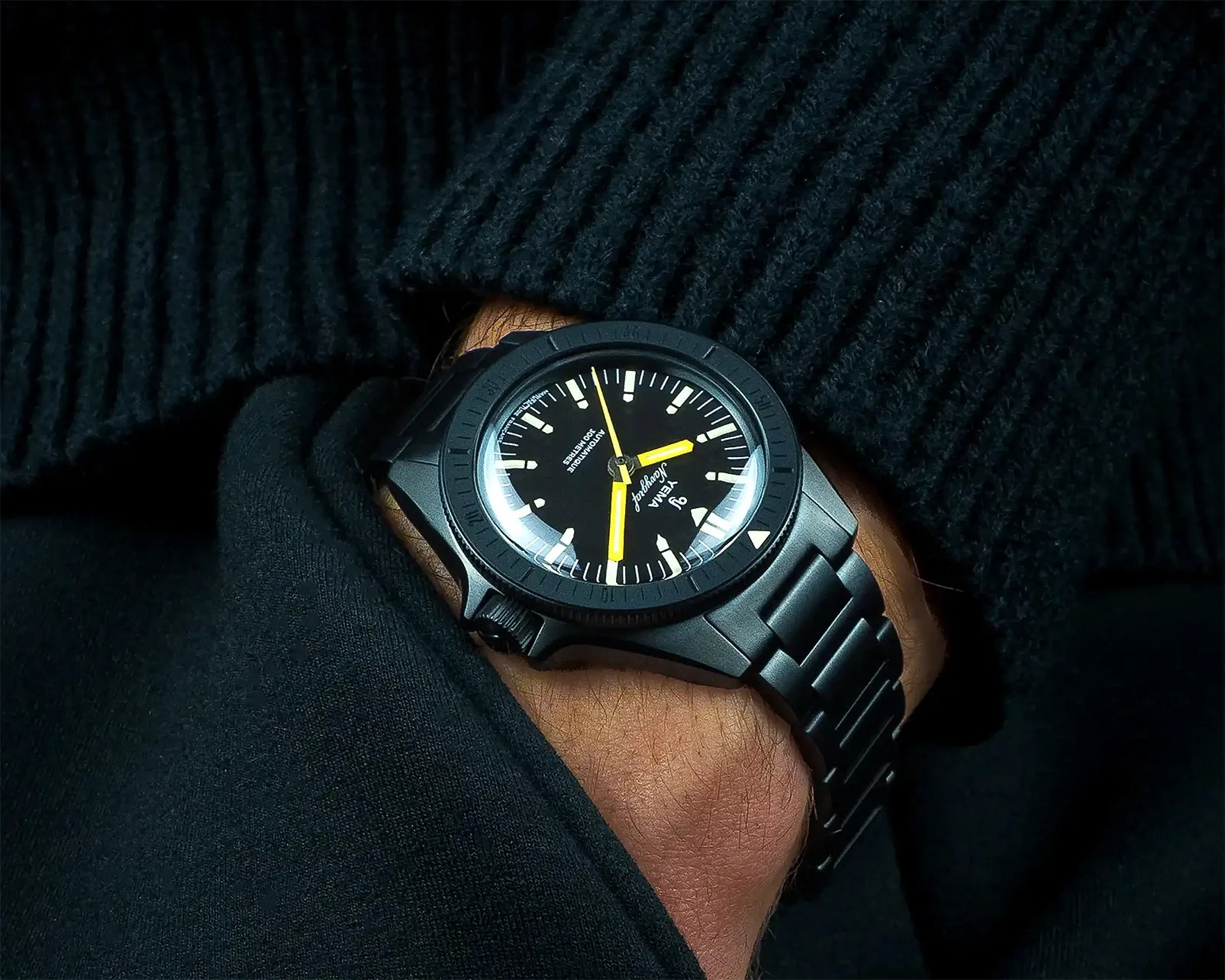 This Blacked-Out Automatic Dive Watch Is an Affordable Retro Stunner ...